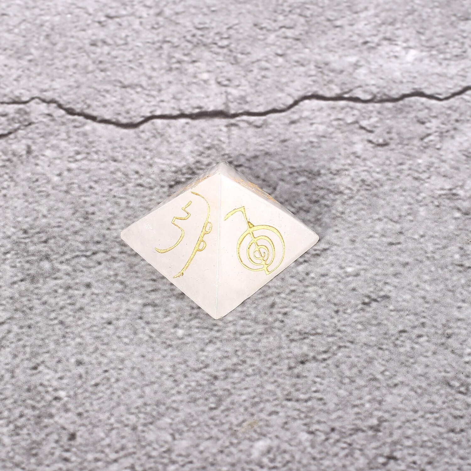 32 x 30mm Pyramid Chakra Set Engraved Japanese Religious Symbol Culture ...