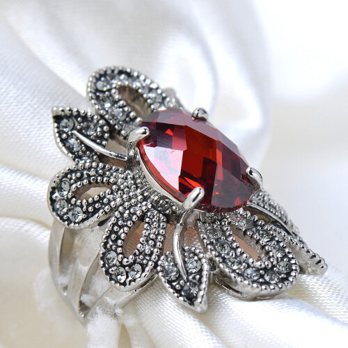 Vintage Female Oval Red Crystal Hollow Ring Classic Silver Wedding Ring ...