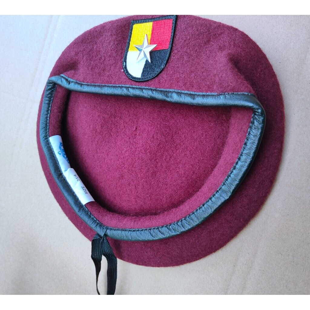 United States U.S. Army 3th Airborne Special Forces Group Wool Red ...