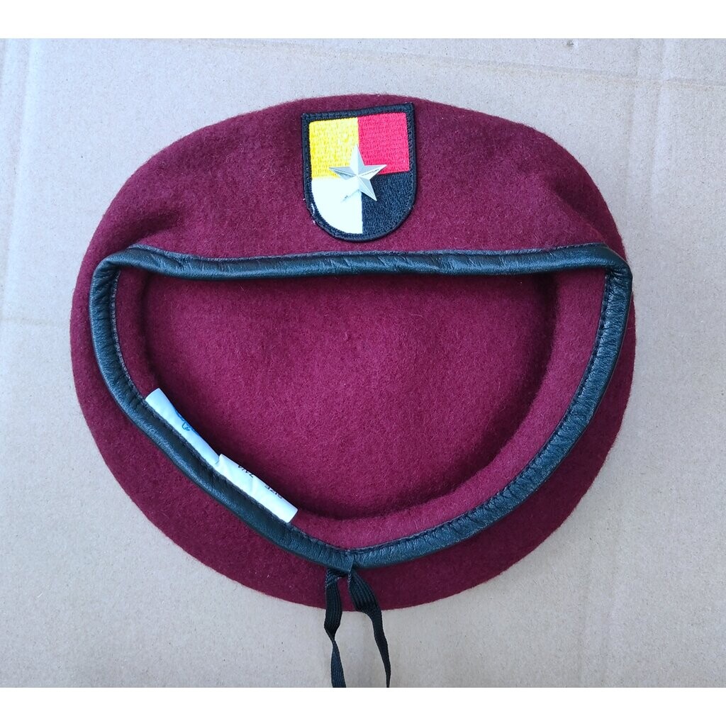 United States U.S. Army 3th Airborne Special Forces Group Wool Red ...