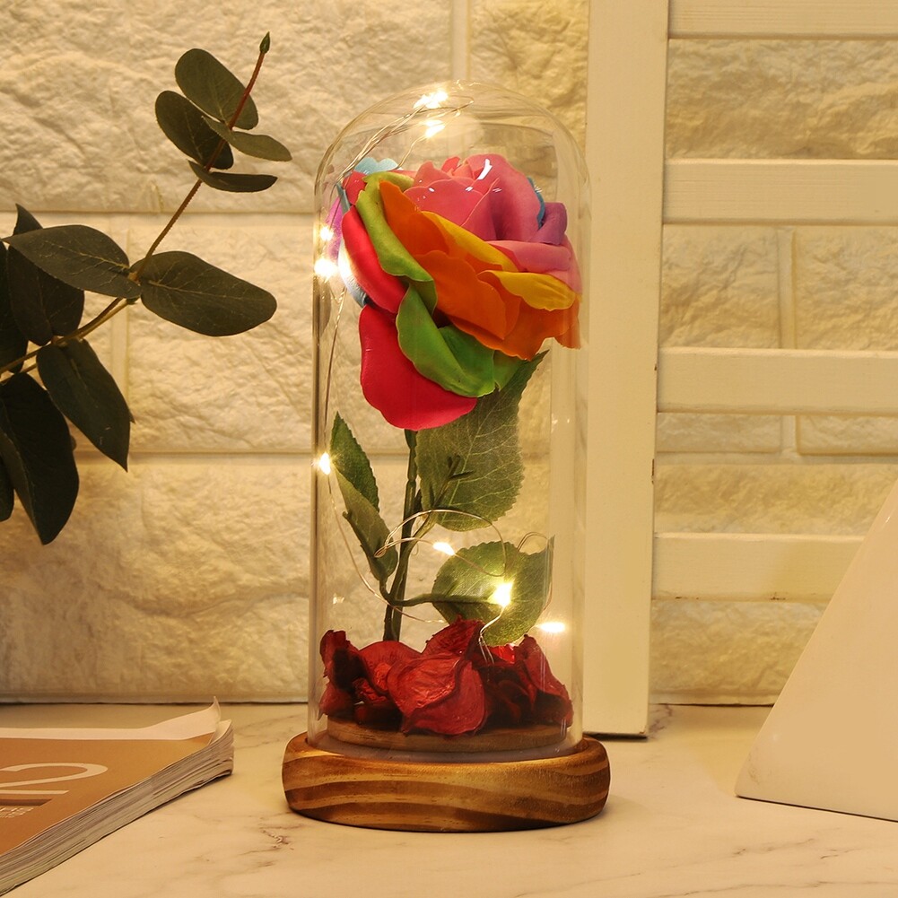 Rosa de seda roja en cúpula de cristal, símbolo de amor eterno ...