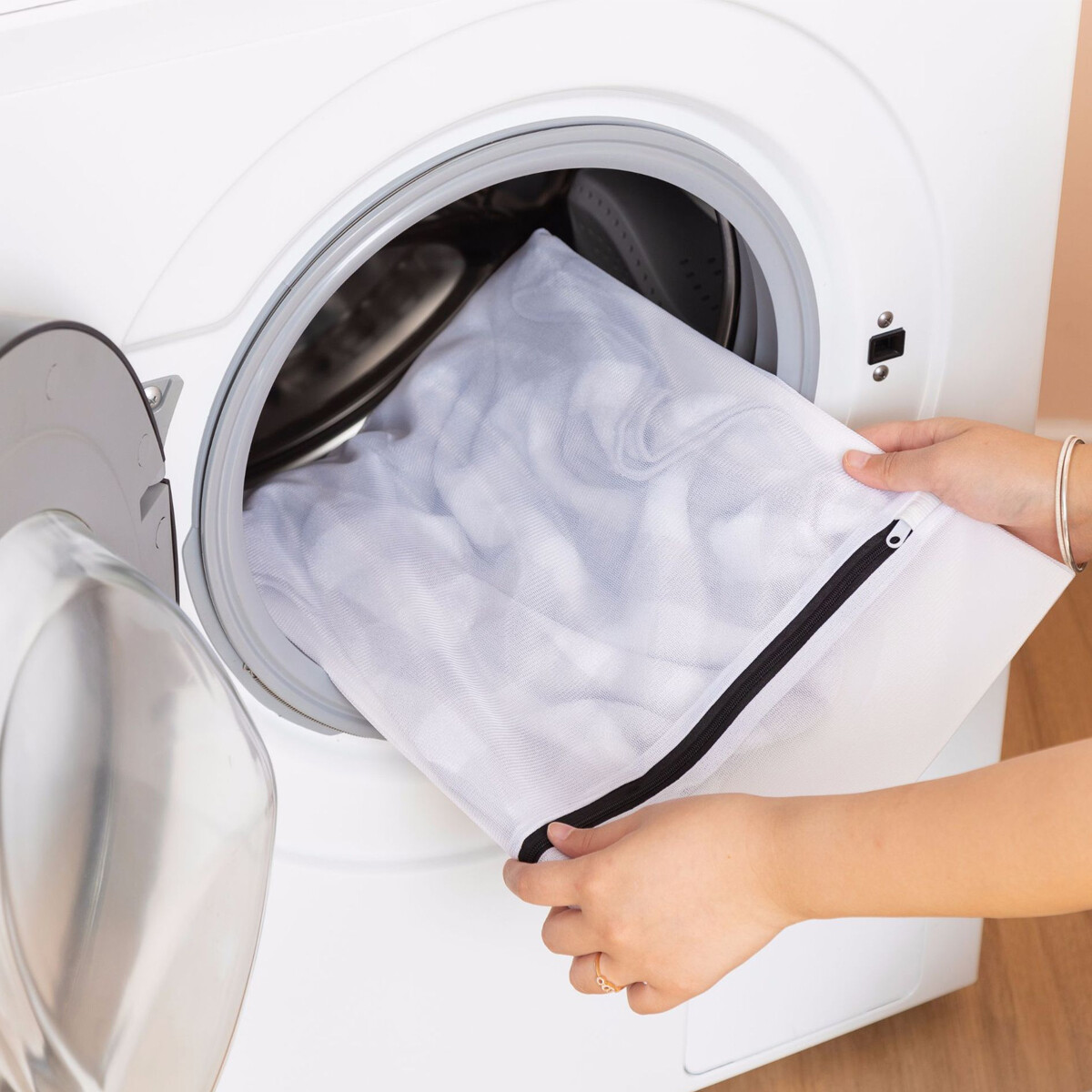 Sac de lavage pour lingerie et articles délicats, en tissu mesh fin et ...