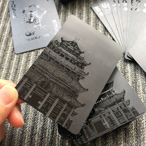 Cartes à jouer de poker en feuille noire élégante, un chef-d'œuvre de ...